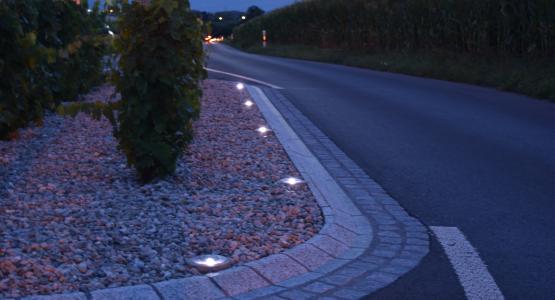 Balisage routier lumineux, clous lumineux, signaler obstacle route